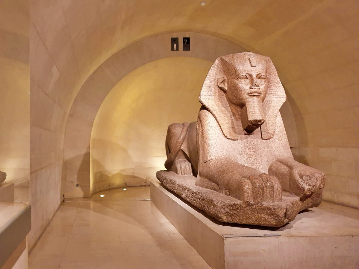 El Museo del Louvre: Historias y Construcción - Carla y Andreita en Paris
