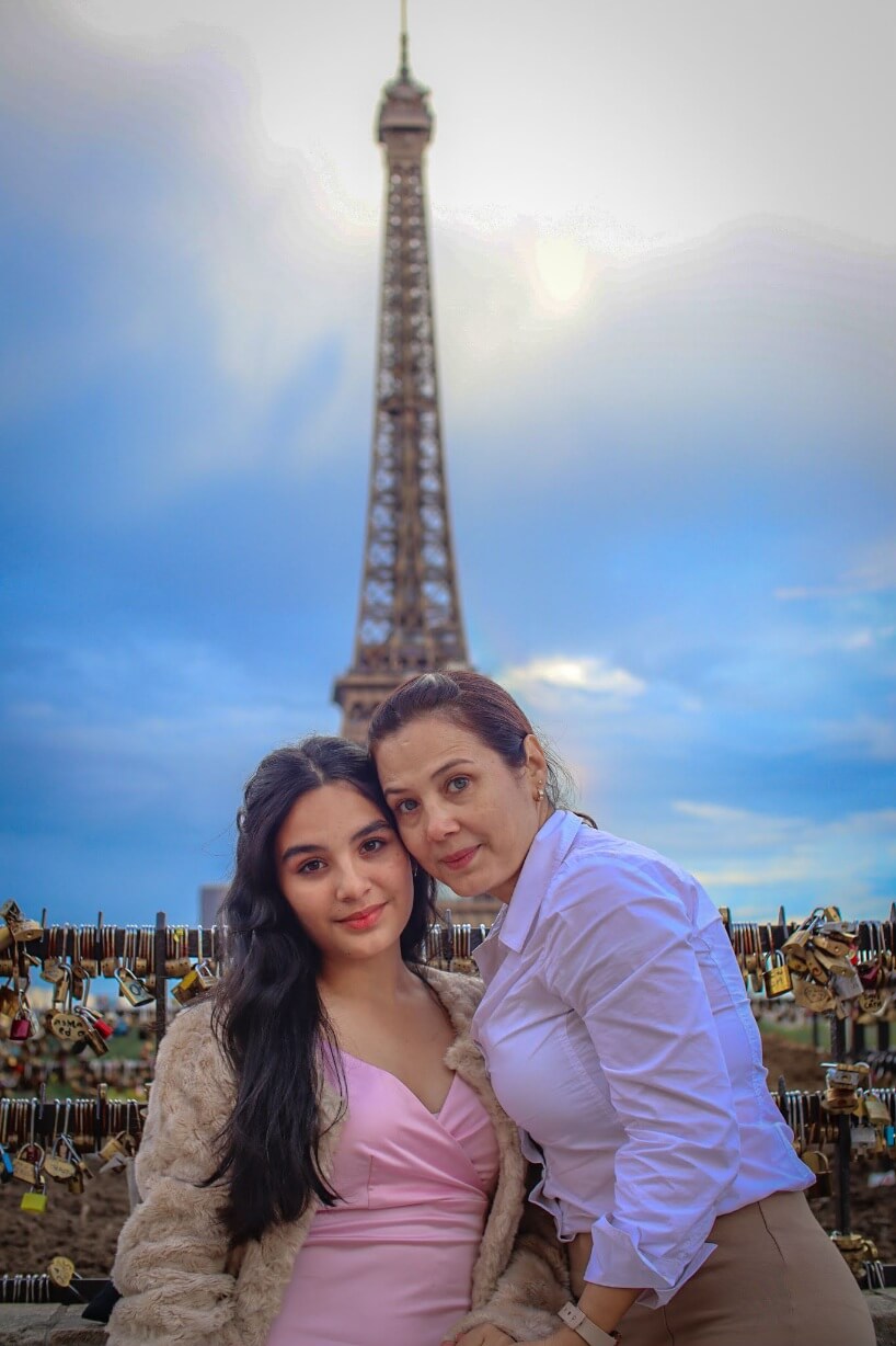 París Quinceañera en Tus Manos - Carla y Andreita en Paris